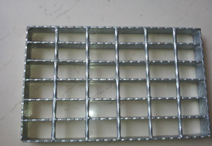 Twisted / Round Bar Galvanized Serrated Grating , 30 X 5 Bearing Bar ...