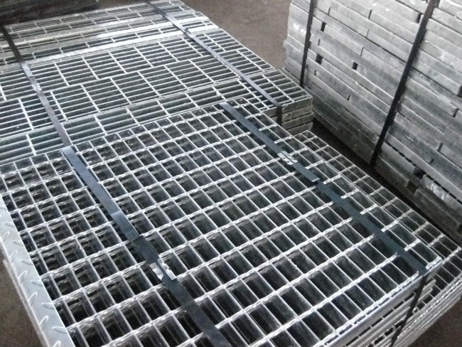 Fire Escape Galvanized Steel Stair Treads Free Packing 3 - 10mm Plate