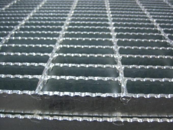 Welded Serrated Steel Bar Grating , Various Size Heavy Duty Bar Grating