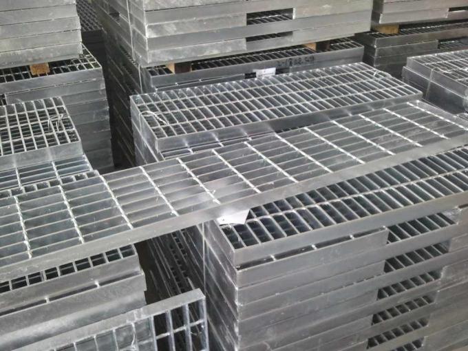 SGS Metal Grates For Driveways / Rectangular Gutter 50 / 100mm Twisted ...