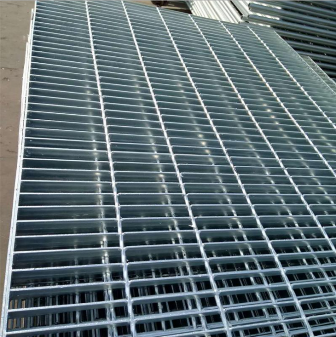 Outdoor Anti Slip Galvanized Bar Grating , 30 * 3mm Metal Grid Flooring
