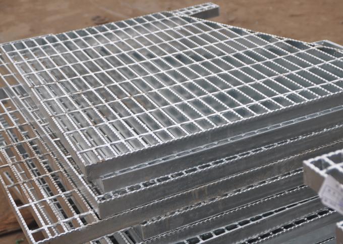 PVC Coated Catwalk Grating Walkway , Galvanized Serrated Metal Grate ...