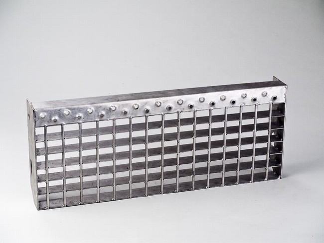 DIN 24531 Galvanized Steel Stair Treads With Nosing 330-34 / 38-3 Type