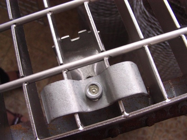 Galvanised J / M Steel Grating Clips Fastener Stainless Steel Surface