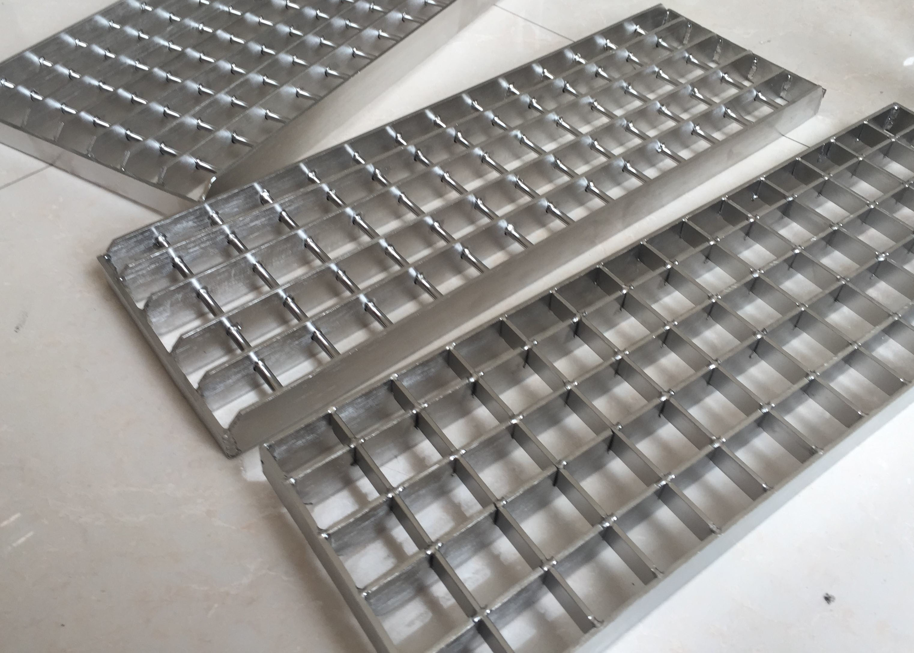 19W4 Twisted Bar Stainless Steel Grating Support Custom ISO9001 Approval