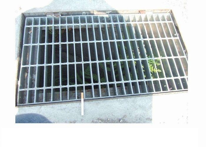 Q235 Low Carbon Steel Trench Drain Metal Grate , 3 - 10mm Drain Grate Cover