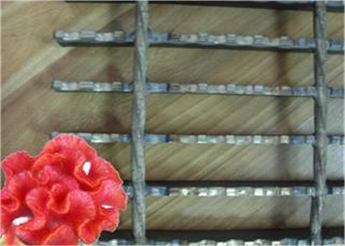 Serrated Steel Grid Mesh Flooring , Sliding Resistance Steel Platform ...