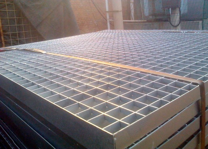 Light Duty Steel Grating / Heavy Duty Bar Grating 1-1/4" x 1/4" To 6" x ...